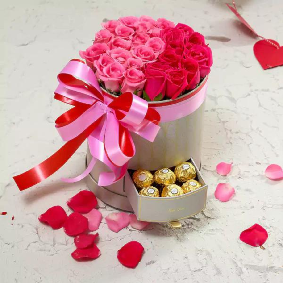 Buy Pink Roses Circular Arrangement Online at Best Price from Giftcart.com